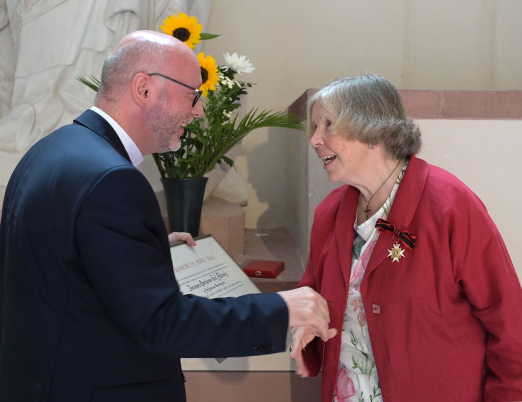 Verleihung des päpstlichen Silvesterordens an Prof. Dr. Dr. h.c. Hanna ...