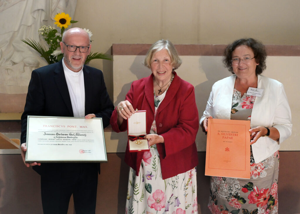 Verleihung des päpstlichen Silvesterordens an Prof. Dr. Dr. h.c. Hanna ...